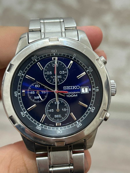 Seiko chronograph quartz original.