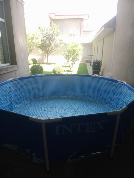 Srochno sotiladi Intex