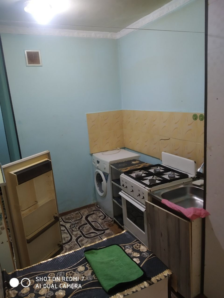 Продаётся Чирчик 2ком 3мик 1этаж