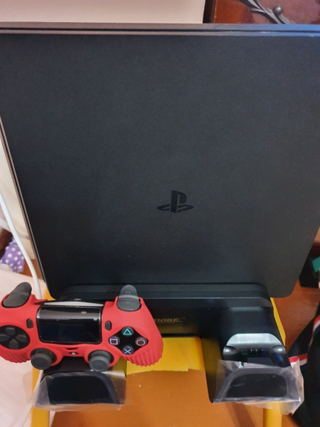 PS4 Uchun xar-xil dok stansiyalar