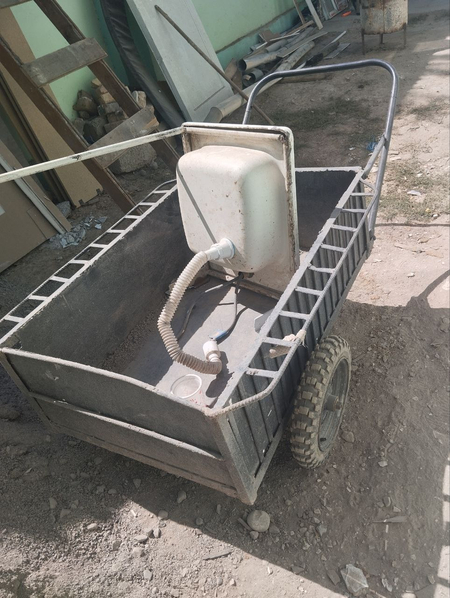 Продается своя права, тележка