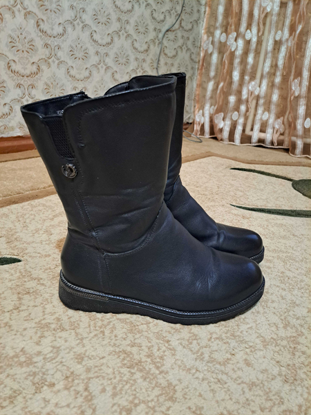Сапоги женские 40-41 р почти новые.