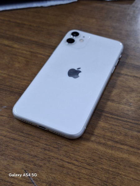 Iphone 11 128 gb li zor 82% zaryadi bemalol yetadi