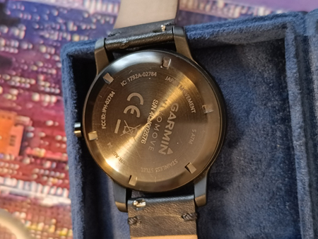 Часы от бренда GARMIN