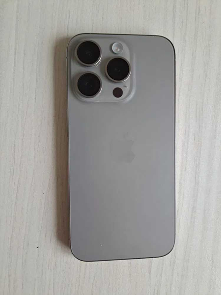 Iphone 15pro 256 GB 4