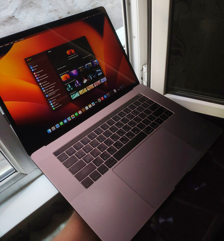 MacBook Pro 15' core i7/16/256. Touch Bar/Touch iD/