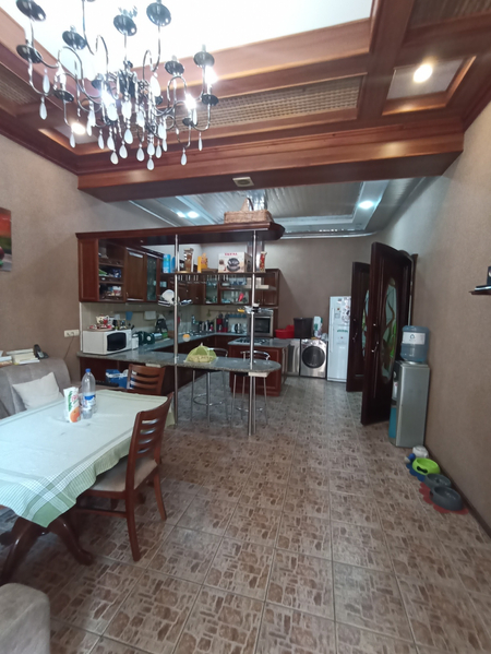 Продам , метро Космонавтов, 6 соток, 7 комнат, 2х этажный дом