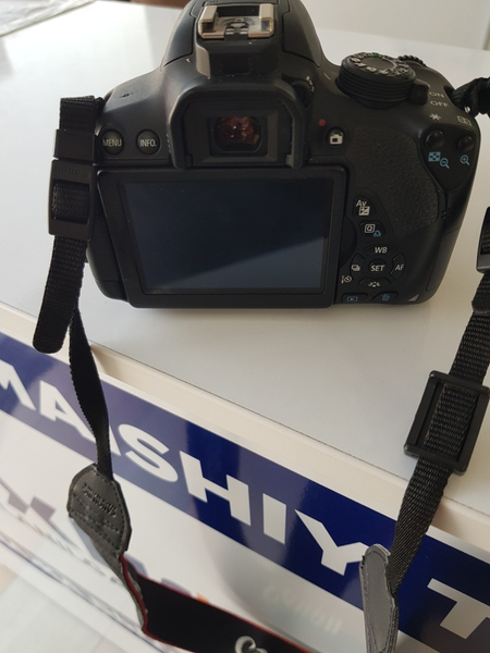 Продаётся фотоаппарат Cannon 700D
