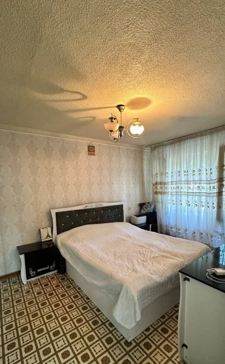 _ Чиланзар 5кв 1хонали квартира сотилади срочна