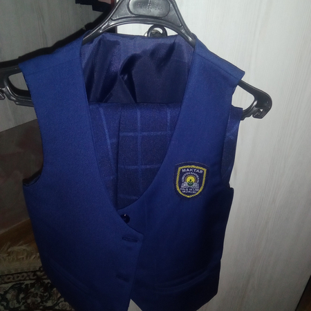 Sotiladi qizlar formasi yengi 40razmer