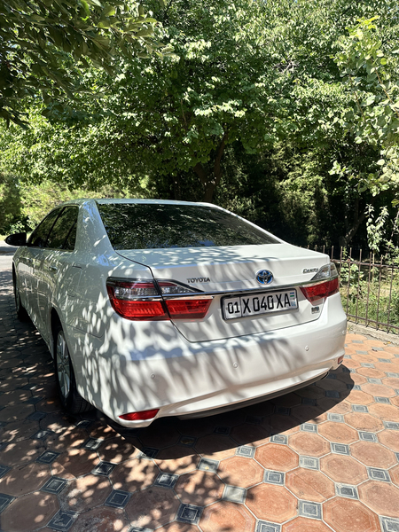 Toyota Camry Hybrid Full