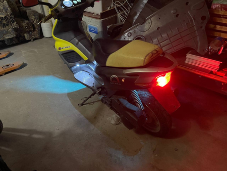 Moto skutir sotiladi holati Yahshi.