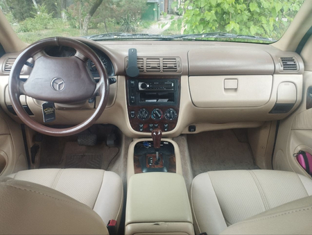 Mercedes ML320 W163 в хорошем состояний