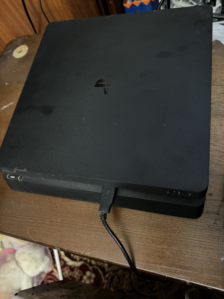 Продам Play Station 4