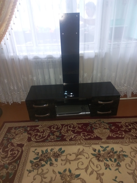 Телевизор патиставкаси срочна сотилади 2 та