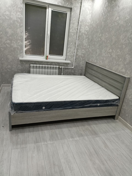 Krovat, kravat sunduk, devan + matras ham bor!
