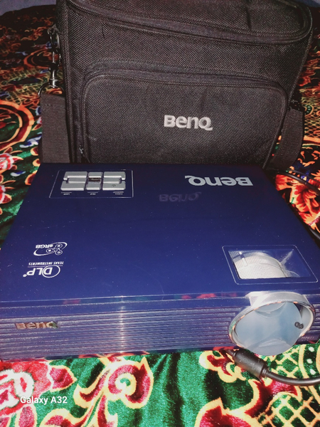 Proektor yaxshi  BenQ