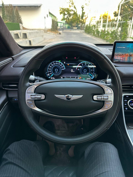 Автомобиль Genesis GV80