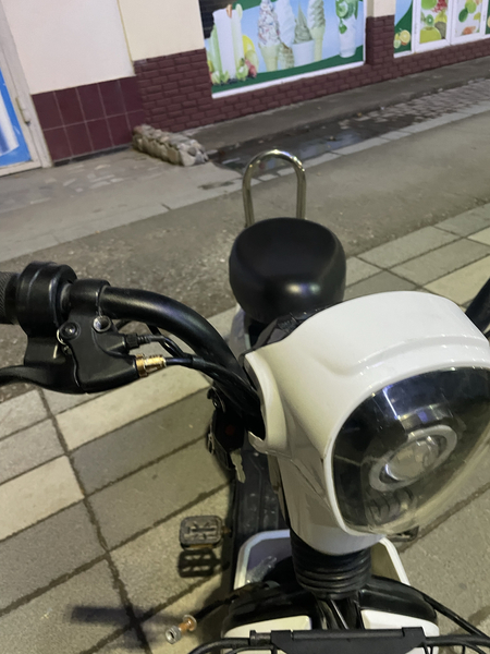 Skuter srochna sotiladi