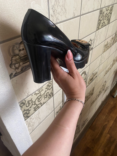 Продам лакированные туфли 38р
