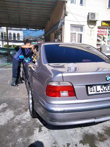БМВ е 39 1997 год.