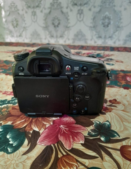 Sony a77 sotiladi