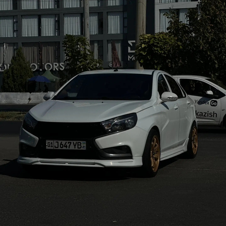 LADA Vesta  sotiladi 2019 yil moshina ideal.
