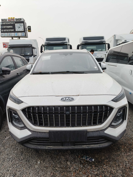 China Motorsda JAC JS8 tayyori bor