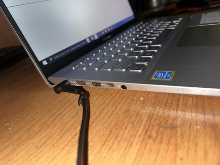 Asus VivoBook holati yangidek karoʻpka dakumenti