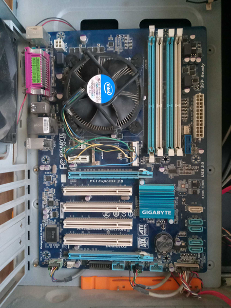Материнка Gigabyte GA-P75 большая полная, сокет LGA1155