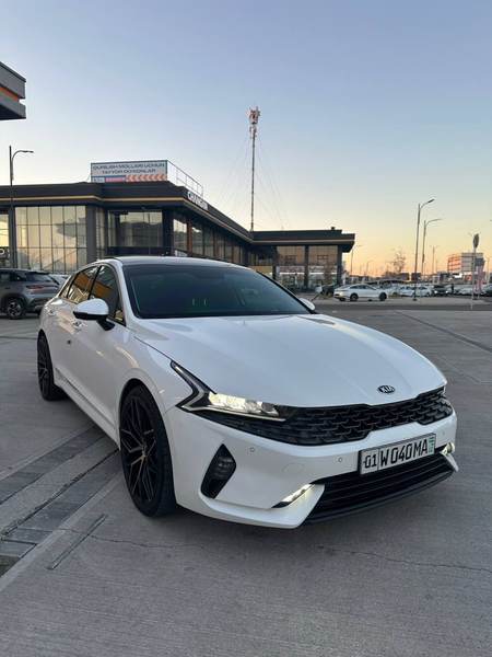 Kia k5 2021 yil 5+ pozitsa