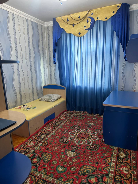 Аренда Якасарайский район 4 комнатная массив башлык 100м²