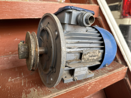 Mator 1.1kv 3.000 abarot 380 da ishlidi