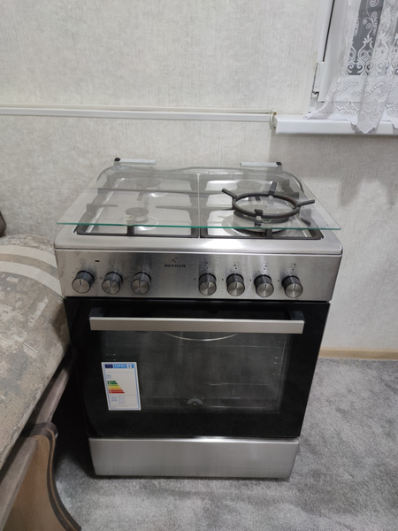Продаю свою газовую плиту BECKER Турция