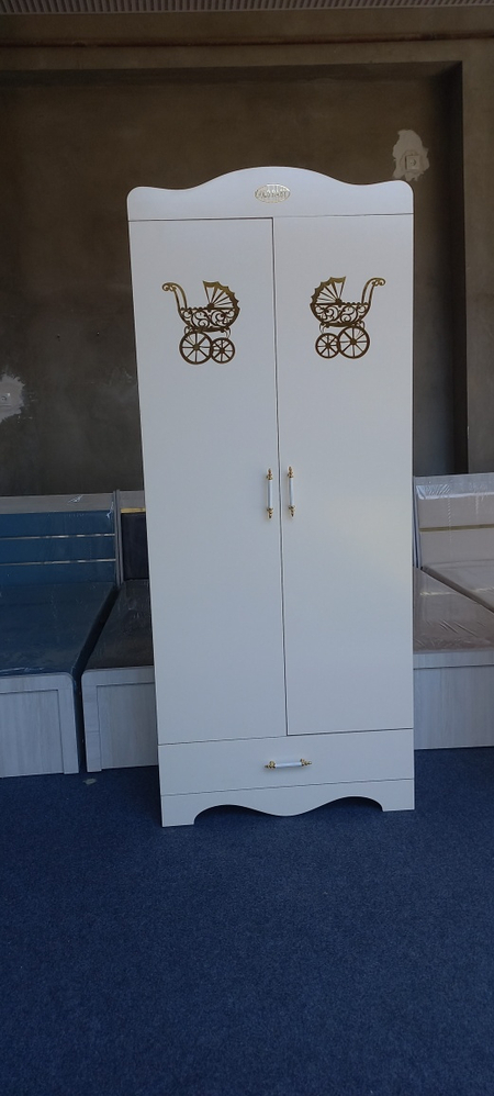 Kravat va  shkaf