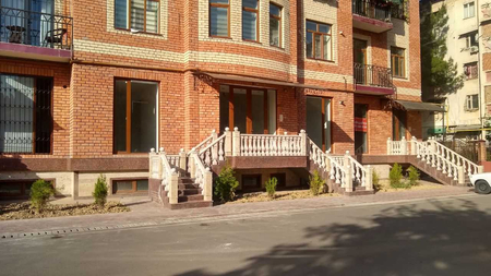 Продаеться нежилое здание на Чиланзаре Ц квартал 186 кв