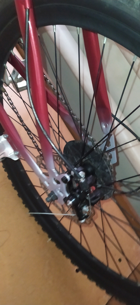 Velosiped yangi kraskalangan