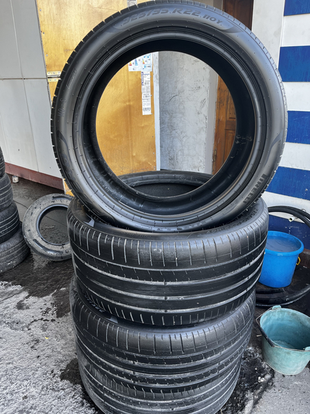 325  35.  R. 22 110 y Pirelli