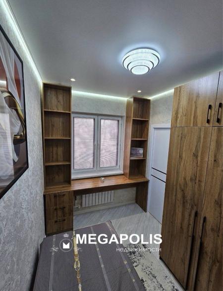 2в3/2/4 Квартира ^ Продается 76 Серия  Балкон 2/6 Кирпич