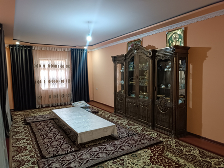 Jizzax Sh Bunyodkor MFY da hovli uy sotiladi