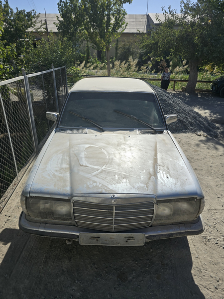 На запчасти  по запчастями мерс merc  mercedes  W123  E 200
