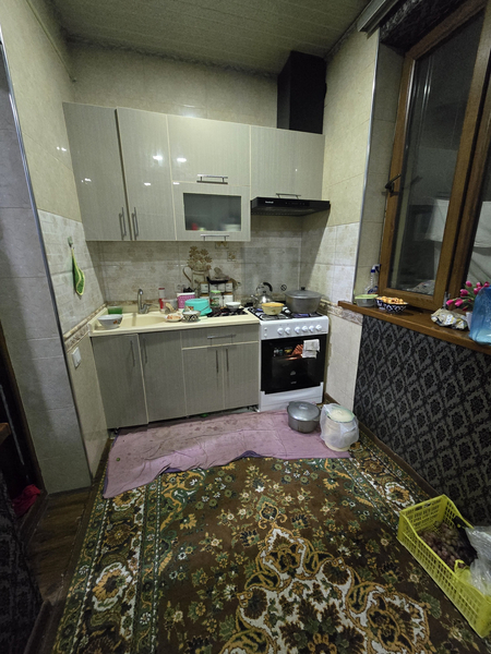 Срочно  сдаётся  квартира  сергели  7 2 ком семья рядом  метро  3 бека