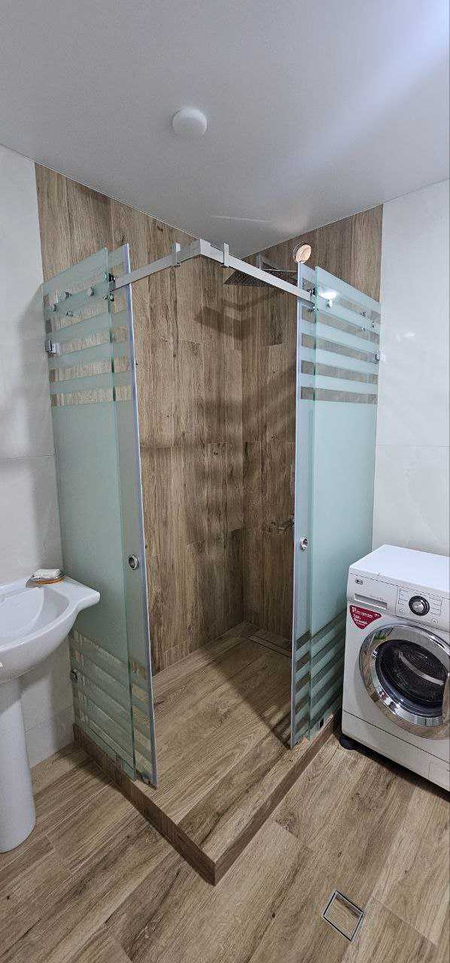 Принимаем заказы на душевые кабины и перегородки