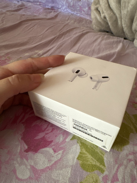 Продам AirPods pro original