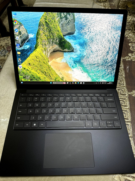 Microsoft Surface 4  16/256 gb