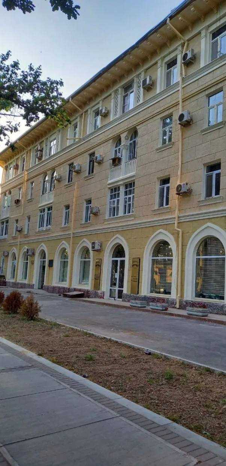 Урда ул.Навои 2(3)-комнатная 2/4 63 м² кирпич высокие потолки чистая