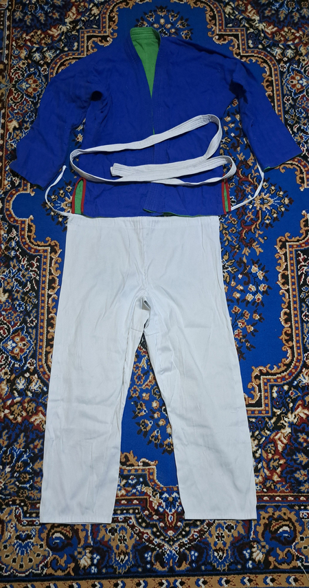 Sambo kiyimi sotiladi