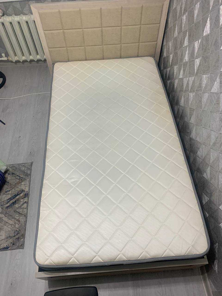 Продается кровать 300$. Торг уместен