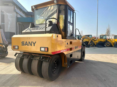Пневмошинный каток (SANY) 16T
Модель - SPR160C