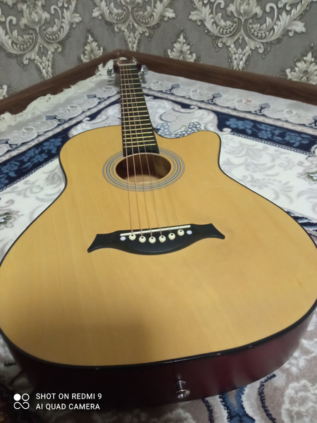 gitara akustikaa